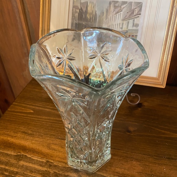 Vintage | Accents | Eapg Clear Glass Molded Vase Fluted Starburst Lead ...